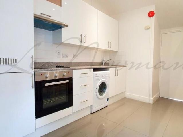Kennington Park Road, London SE11, 2 bed flat to rent, £1,850 pcm | PrimeLocation