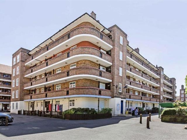Kennington Park Road, London SE11 3 bed flat to rent £2,800 pcm £646 pw