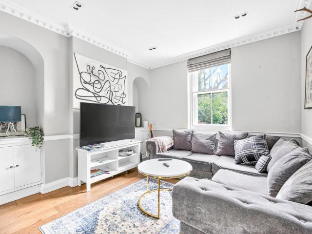 Kennington Road, London 3 bed terraced house to rent £5,500 pcm £1,269 pw