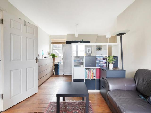 Kennistoun House, Leighton Road. Studio to rent £1,700 pcm £392 pw