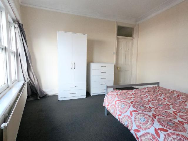 Kensington Mall, London W8, Room to rent, £1,200 pcm | PrimeLocation