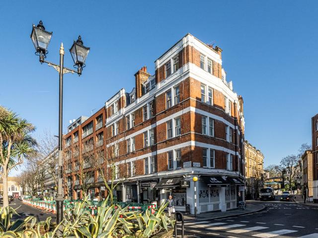 Kensington Mall, London W8, 2 bed flat to rent, £2,900 pcm | PrimeLocation