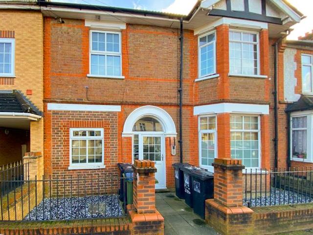 Kensington Avenue, Watford WD18, 1 bed flat to rent, £1,300 pcm | PrimeLocation