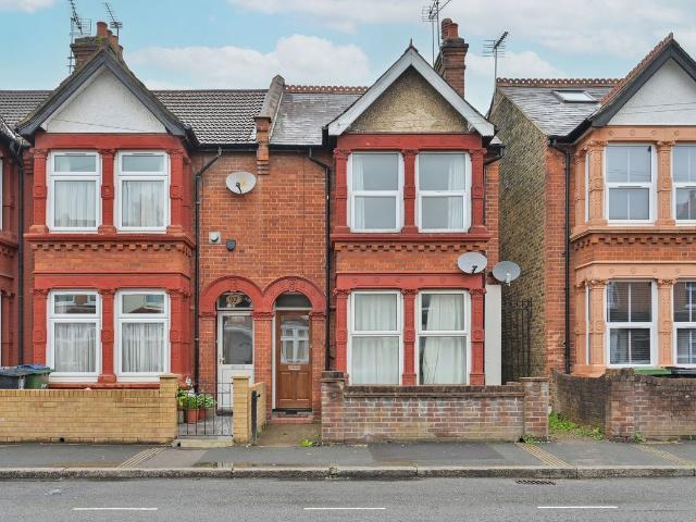 Kensington Avenue, Watford WD18, 1 bed flat to rent, £1,350 pcm | PrimeLocation