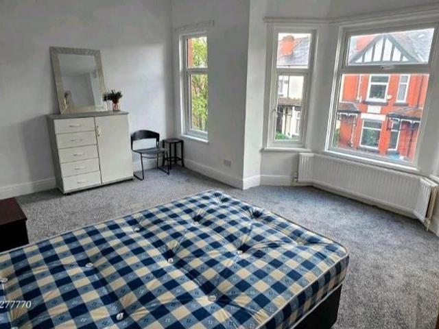 Kensington Avenue, Manchester, M14 4 bed house to rent £2,700 pcm £623 pw