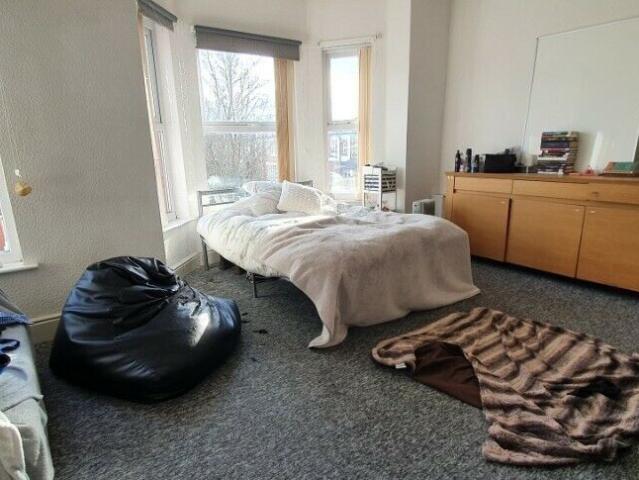Kensington Avenue, Manchester M14, 4 bed semi detached house to rent, £585 pppm | PrimeLocation