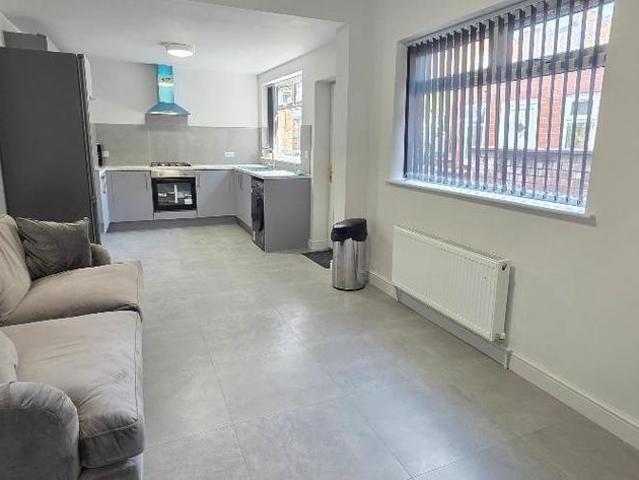Kensington Avenue, Manchester, M14 5 bed house to rent £30,000 pcm £6,923 pw