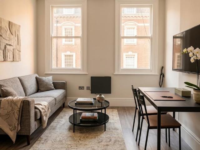 Kensington Church Street, London W8 1 bed flat to rent £2,578 pcm £595 pw