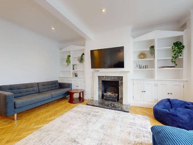 Kensington Church Street, London W8, 2 bed flat to rent, £4,050 pcm | PrimeLocation