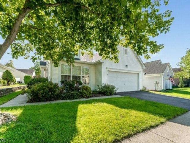 Kensington Cir, White Township, Home For Sale