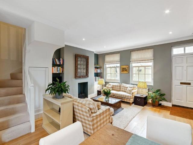 Kensington Court Mews, Kensington. 1 bed mews to rent £5,000 pcm £1,154 pw