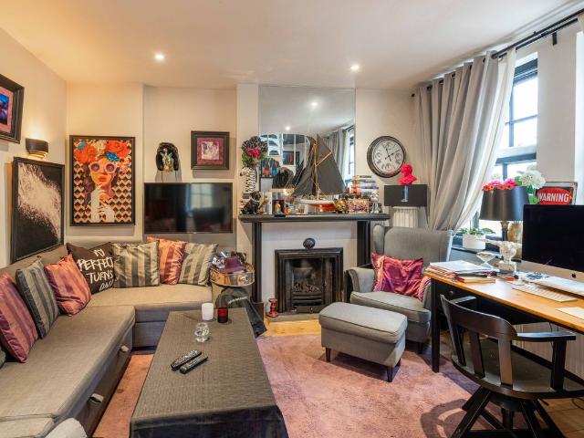 Kensington Court Mews, London W8, 1 bed flat to rent, £4,312 pcm | PrimeLocation