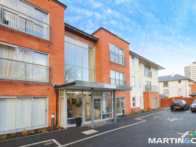 Kensington Court, Highfield Road, Edgbaston B15, 2 bed flat to rent, £1,400 pcm | PrimeLocation