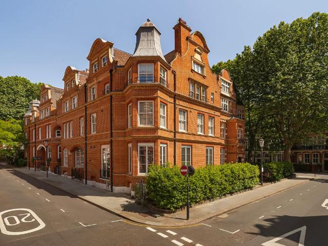 Kensington Court, Kensington, London W8, 3 bed flat to rent, £12,783 pcm | PrimeLocation