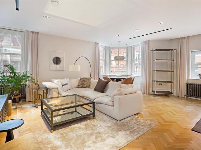Kensington Court, Kensington, W8 3 bed apartment to rent £12,783 pcm £2,950 pw