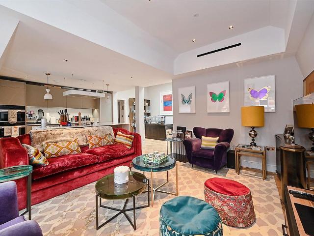 Kensington Court, Kensington W8, 2 bed flat to rent, £7,999 pcm | PrimeLocation