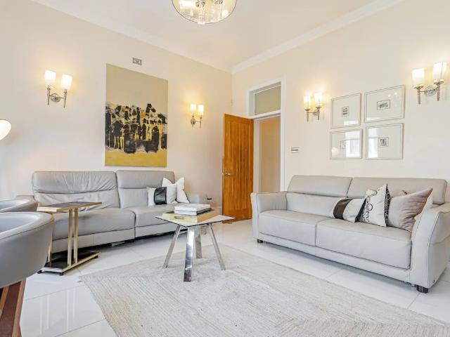 Kensington Court, London W8, 2 bed flat to rent, £6,500 pcm | PrimeLocation