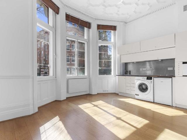 Kensington Court, London W8, Studio to rent, £2,383 pcm | PrimeLocation