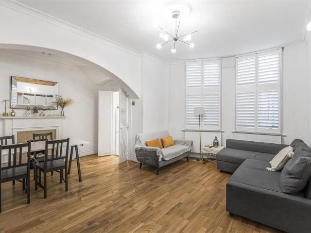 Kensington Court, W8 2 bed flat to rent £6,500 pcm £1,500 pw