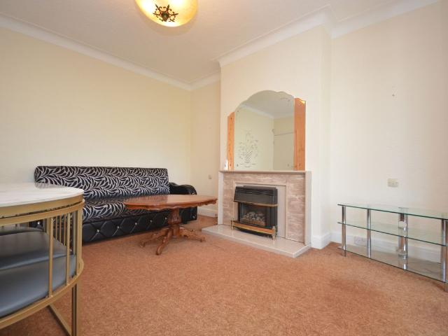 Kensington Drive, Woodford Green IG8, 3 bed bungalow to rent, £2,150 pcm | PrimeLocation