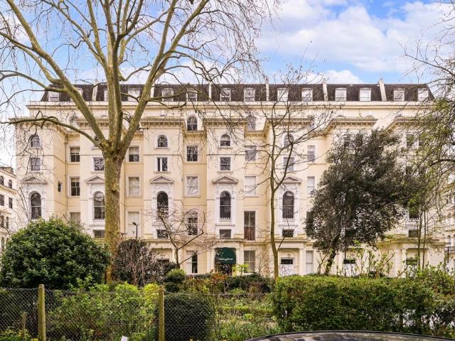 Kensington Garden Square Kensington W2 1 bed apartment to rent £2,383 pcm £550 pw