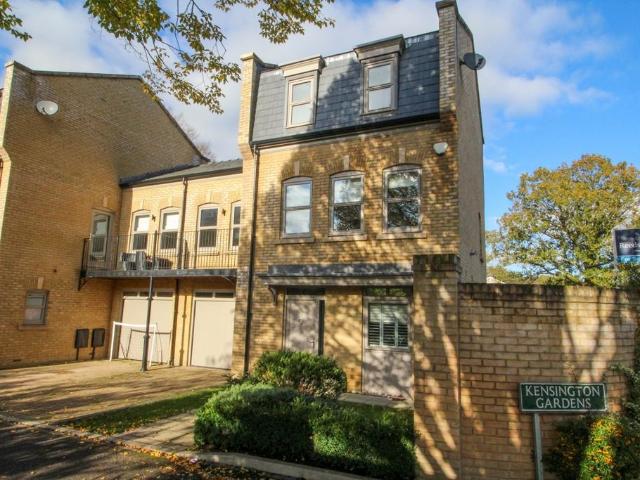 Kensington Gardens, Alderley Edge SK9 4 bed semi detached house to rent £3,250 pcm £750 pw