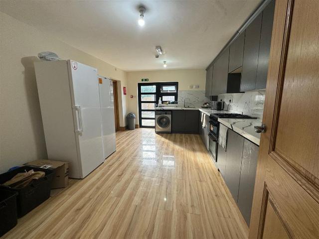 Kensington Gardens, Ilford IG1, 4 bed shared accommodation to rent, £800 pcm | PrimeLocation