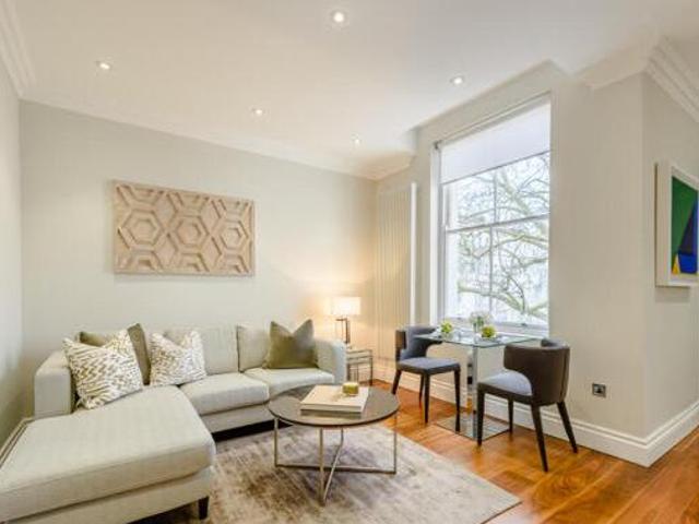Kensington Gardens Square, Bayswater, 1 Bedroom Flat