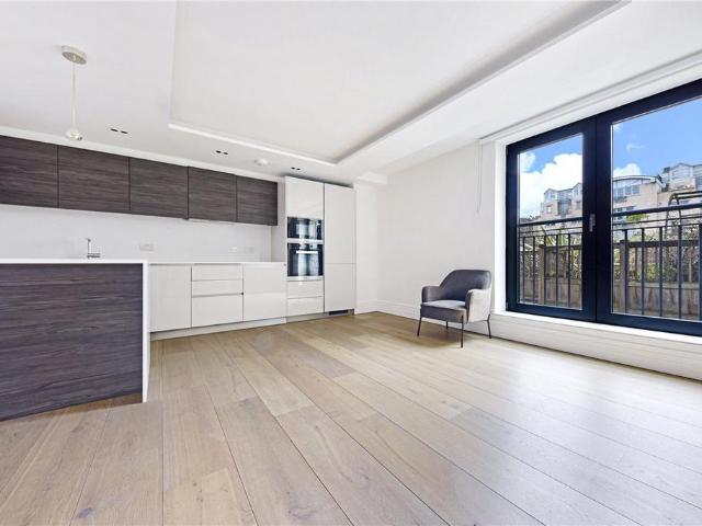 Kensington Gardens Square, Bayswater. 2 bed apartment to rent £5,495 pcm £1,268 pw
