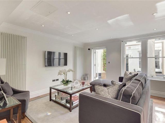 Kensington Gardens Square, Bayswater. 2 bed apartment to rent £5,850 pcm £1,350 pw