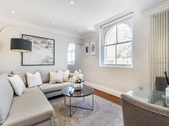 Kensington Gardens Square, Bayswater. 2 bed flat to rent £5,785 pcm £1,335 pw