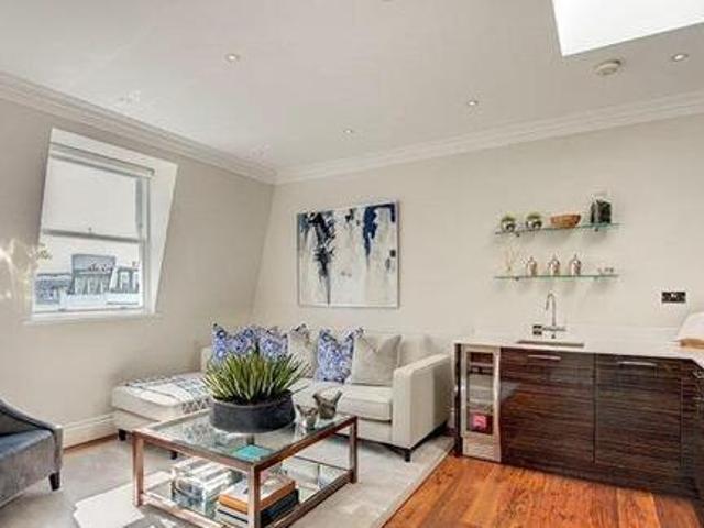 Kensington Gardens Square, Bayswater, 2 Bedroom Apartment