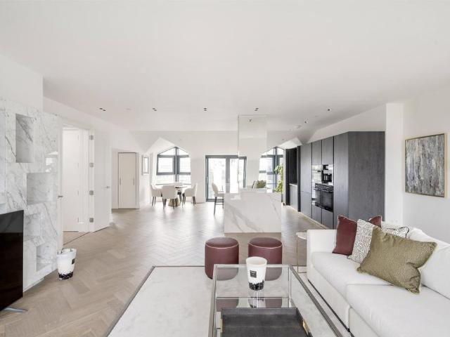 Kensington Gardens Square, Bayswater. 3 bed penthouse to rent £34,996 pcm £8,076 pw