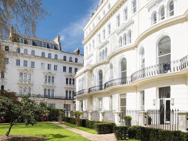 Kensington Gardens Square, Bayswater, W2 2 bed flat to rent £5,308 pcm £1,225 pw
