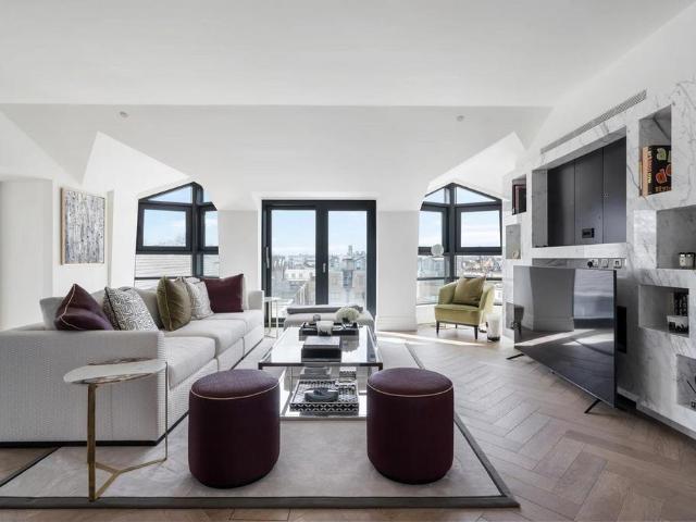 Kensington Gardens Square, Bayswater, W2 3 bed penthouse to rent £34,996 pcm £8,076 pw