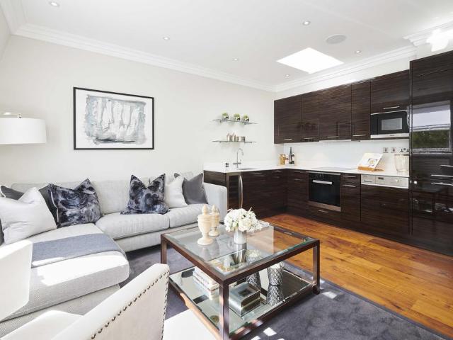 Kensington Gardens Square, London. 1 bed flat to rent £3,423 pcm £790 pw