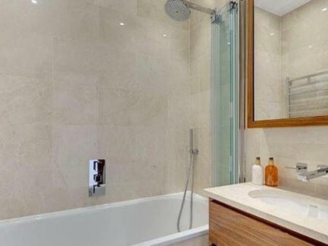 Kensington Gardens Square, London, 2 Bedroom Apartment