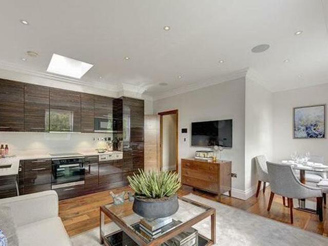 Kensington Gardens Square, London, 2 Bedroom Apartment
