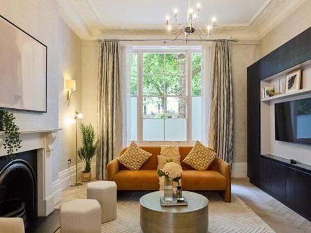 Kensington Gardens Square, London, 3 Bedroom Apartment