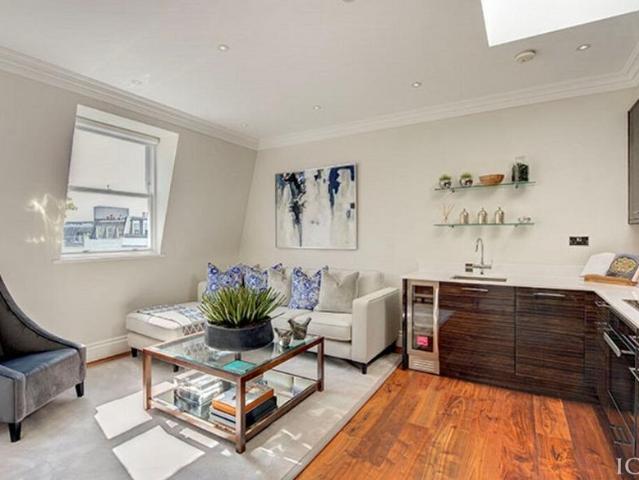 Kensington Gardens Square, London, W2 4 2 bed apartment to rent £5,633 pcm £1,300 pw