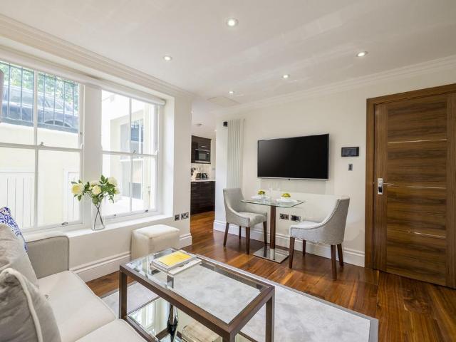 Kensington Gardens Square, London W2 1 bed flat to rent £3,185 pcm £735 pw