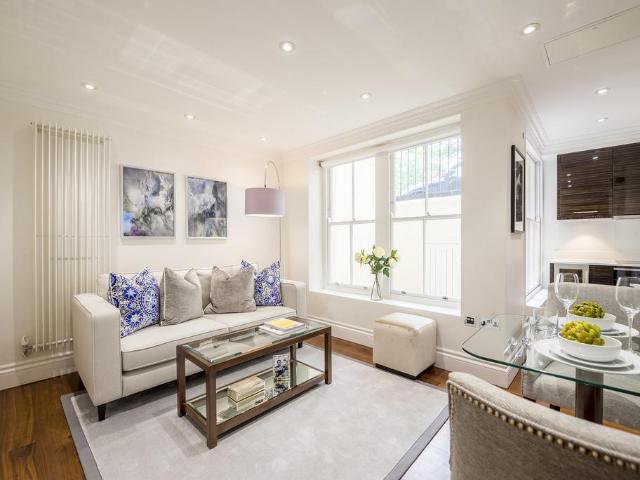 Kensington Gardens Square, London W2 1 bed flat to rent £3,185 pcm £735 pw