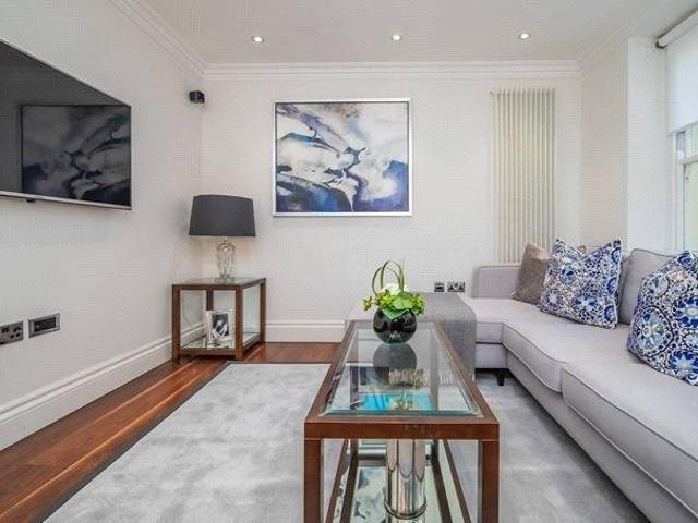 Kensington Gardens Square, London, W2 1 bed flat to rent £3,185 pcm £735 pw