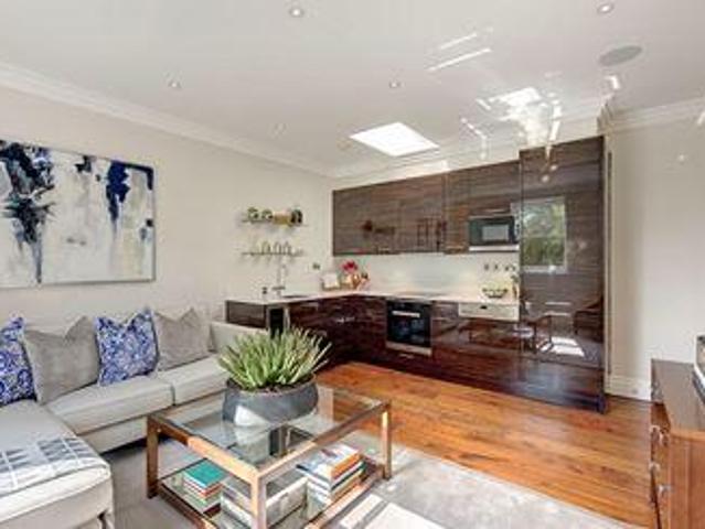 Kensington Gardens Square, London W2 1 bed flat to rent £3,380 pcm £780 pw