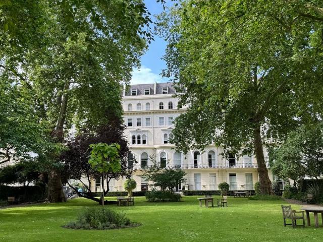 Kensington Gardens Square, London W2, 1 bed flat to rent, £1,750 pcm | PrimeLocation