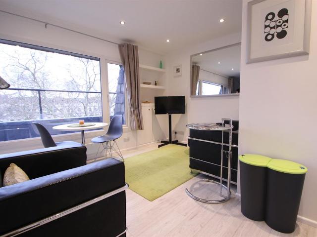 Kensington Gardens Square, London W2, 1 bed flat to rent, £1,898 pcm | PrimeLocation