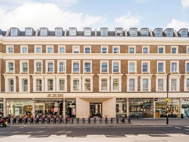 Kensington Gardens Square, London W2 1 bed flat to rent £2,500 pcm £577 pw