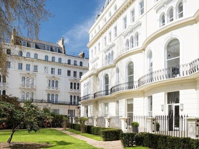 Kensington Gardens Square, London W2 2 bed apartment to rent £5,785 pcm £1,335 pw