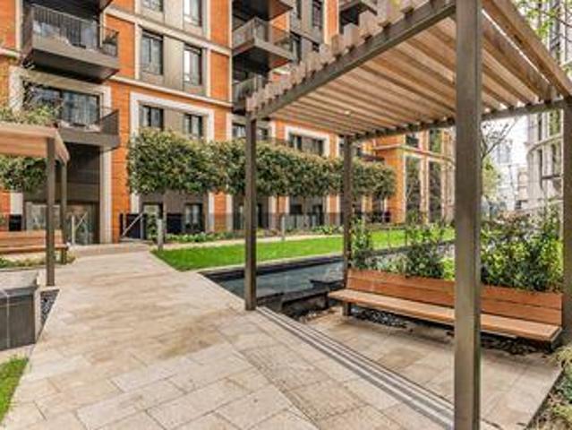 Kensington Gardens Square, London W2 2 bed flat to rent £7,796 pcm £1,799 pw