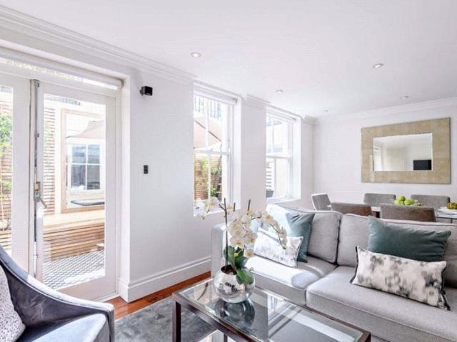Kensington Gardens Square, London W2, 2 bed flat to rent, £5,850 pcm | PrimeLocation